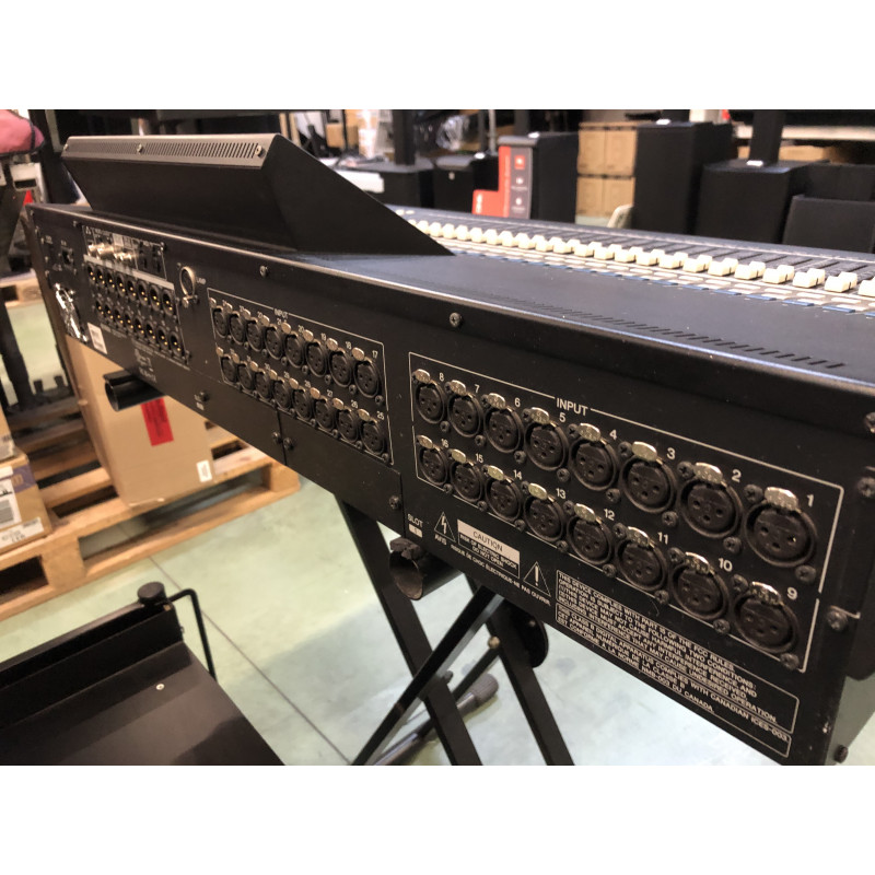 YAMAHA LS9-32 DIGITAL MIXER - 32 FADER