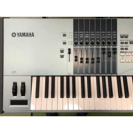 YAMAHA MOTIF XS8 WORKSTATION 88 NOTE