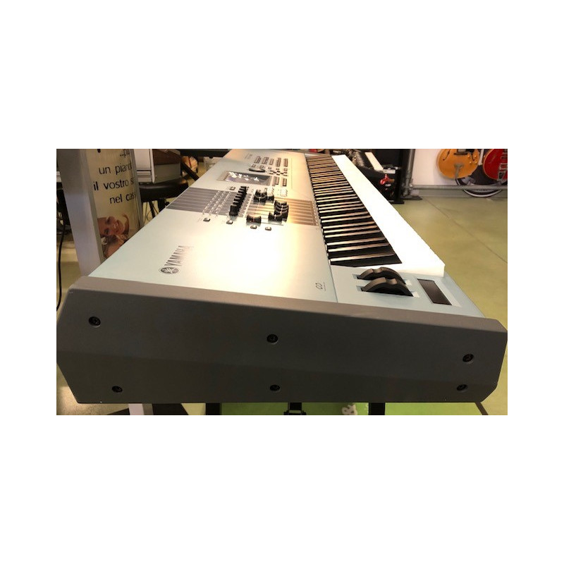 YAMAHA MOTIF XS8 WORKSTATION 88 NOTE